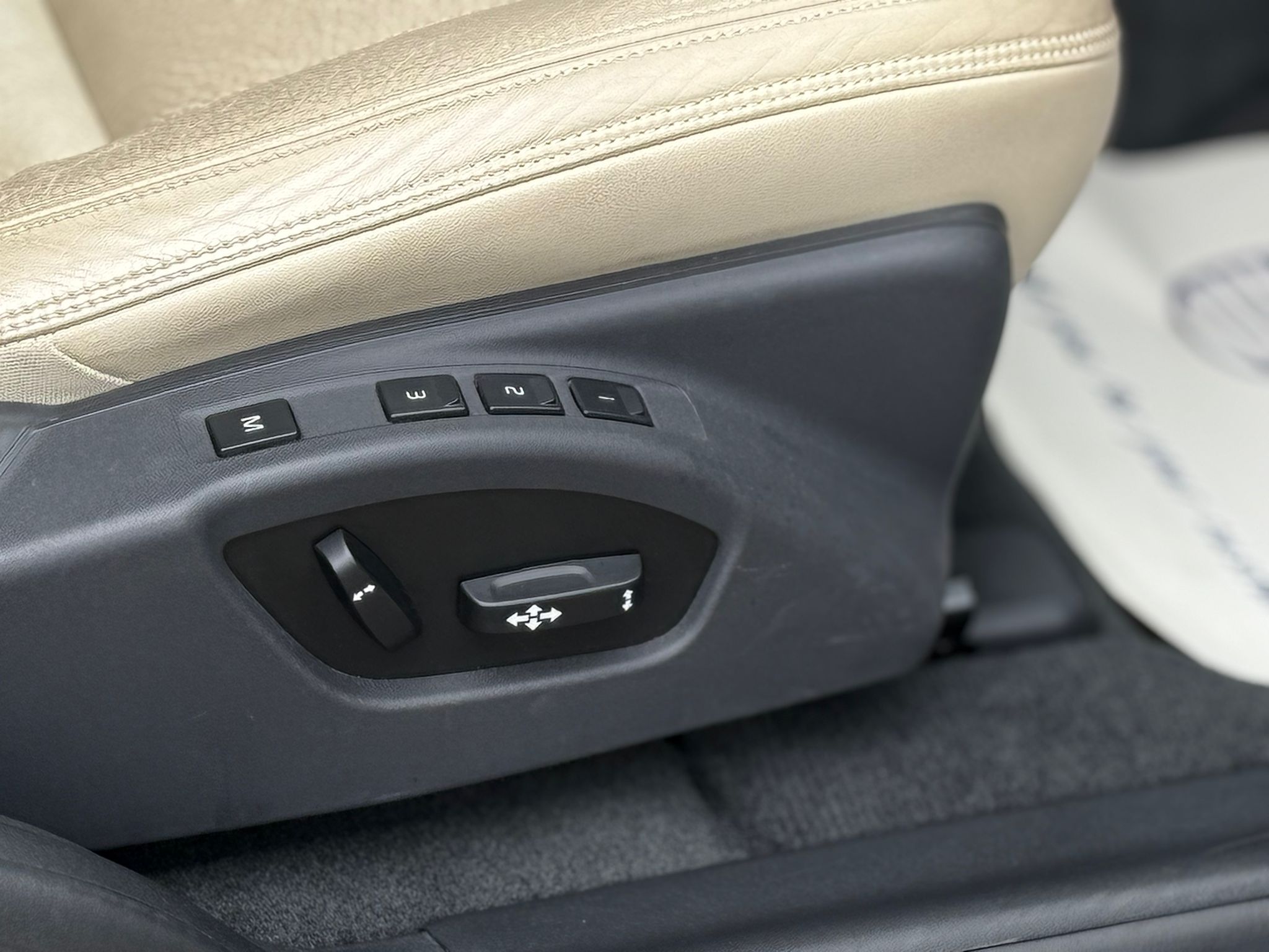 Volvo XC60 T5 SE (CBA-DB4204TXC) (2013) | JPN Euro | High quality Volvo ...